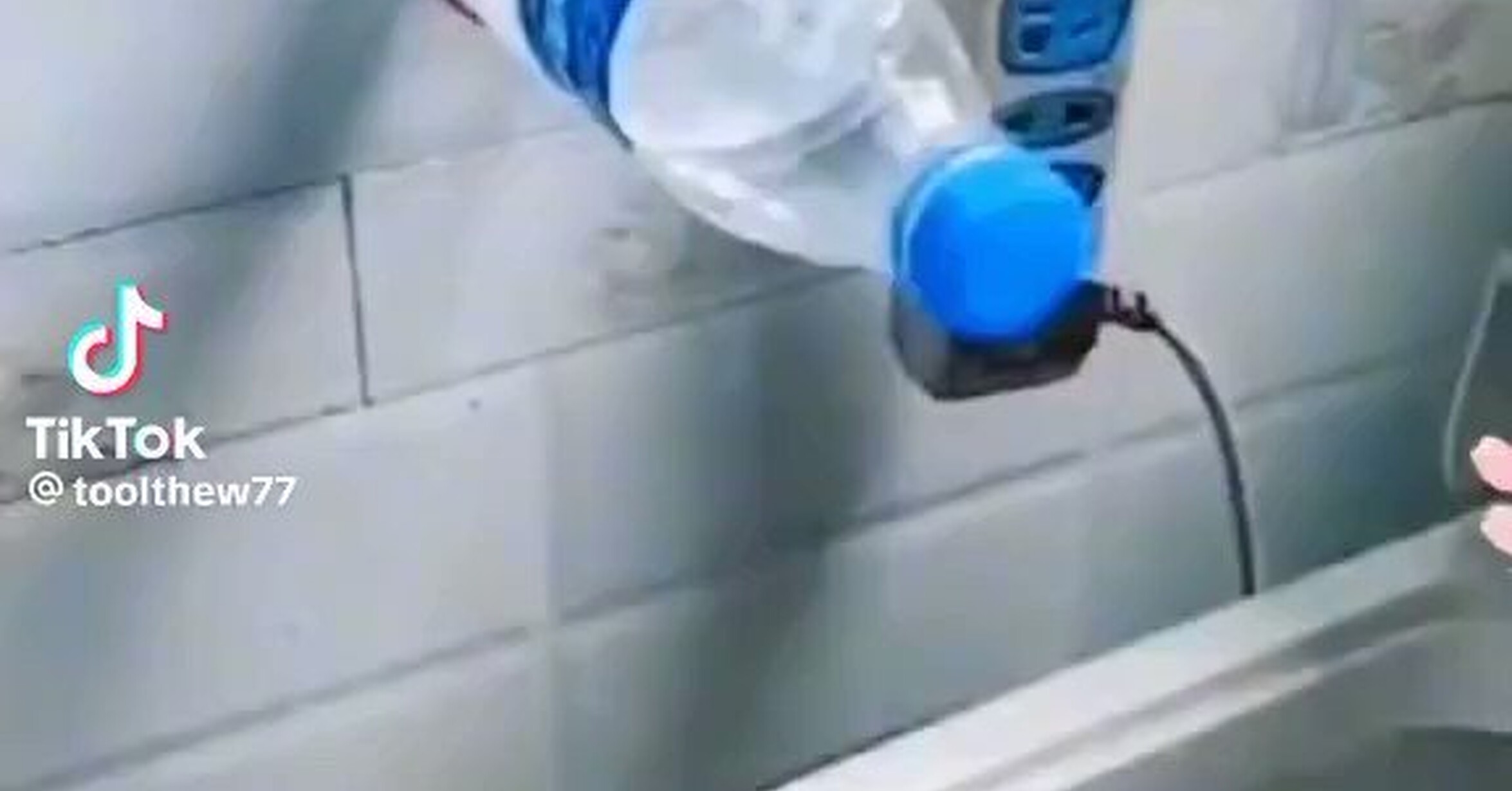 VEF > Visto en las Redes > Tengo demasiadas preguntas, por @anadeaustria_