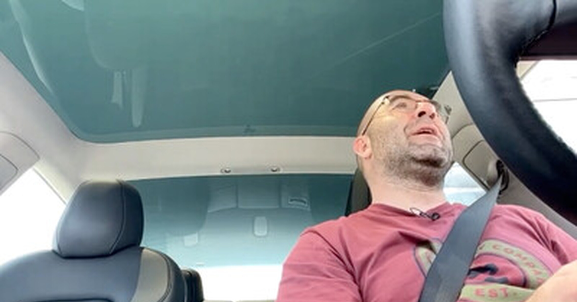 VEF > Visto en las Redes > Le chocan el Tesla en directo al foodie ...