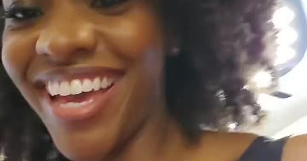 Teyonah Parris ha compartido un vídeo de cuando se probó su traje de ...