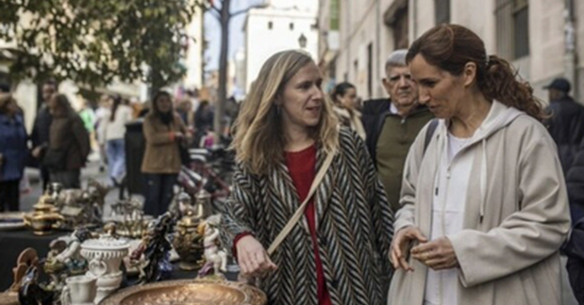 La controvertida visita de Mónica García a El Rastro