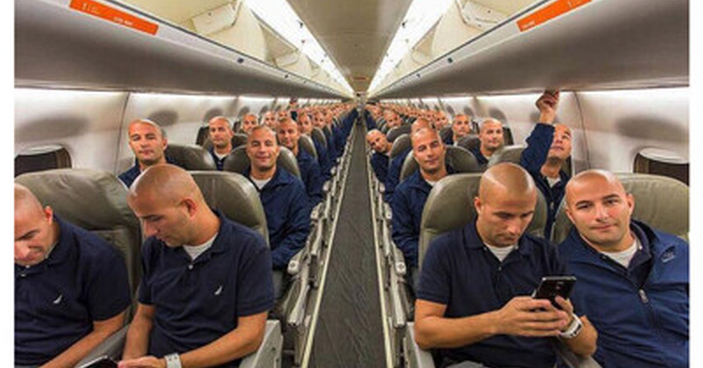 Cuánto cabrón / De primeras pensé que era un avión destino a Turquía