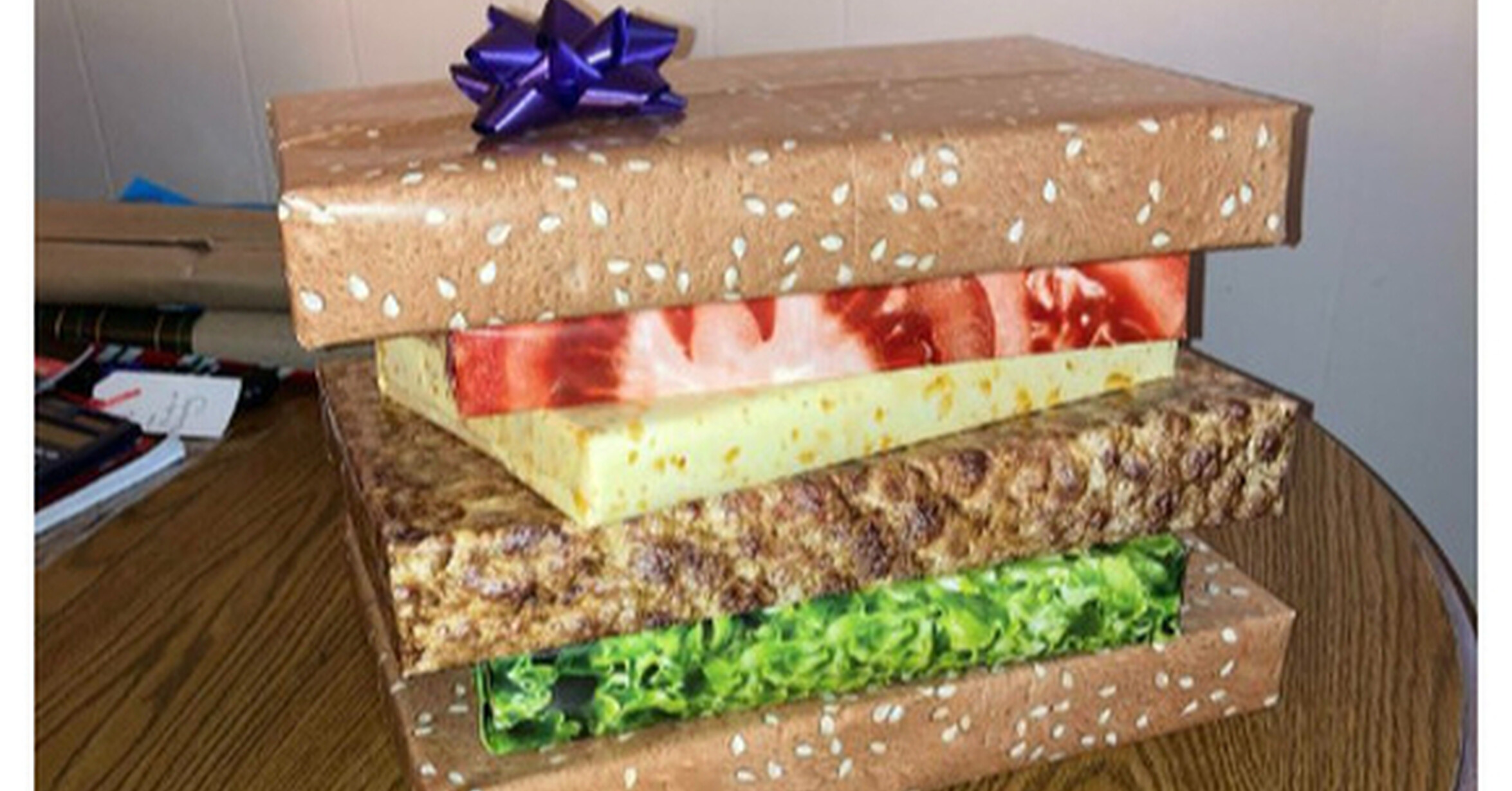 ¡Cuánta razón! / Regalos envueltos de la forma más rara y graciosa que ...