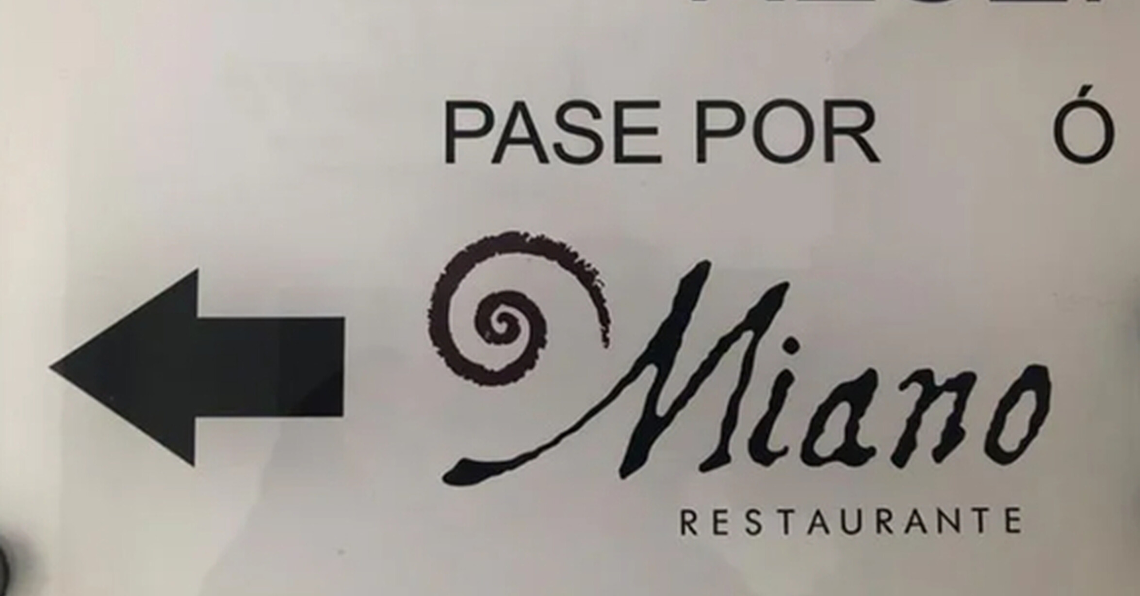 ¡Cuánta razón! / Entre el nombre y el logo...