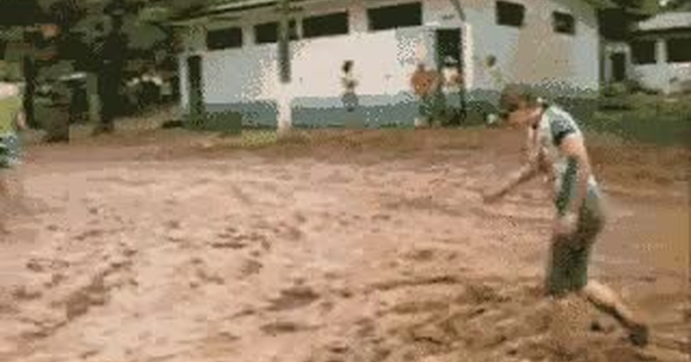 ¡Vaya GIF! / Siempre hay que tener cuidado con el hombre del barro