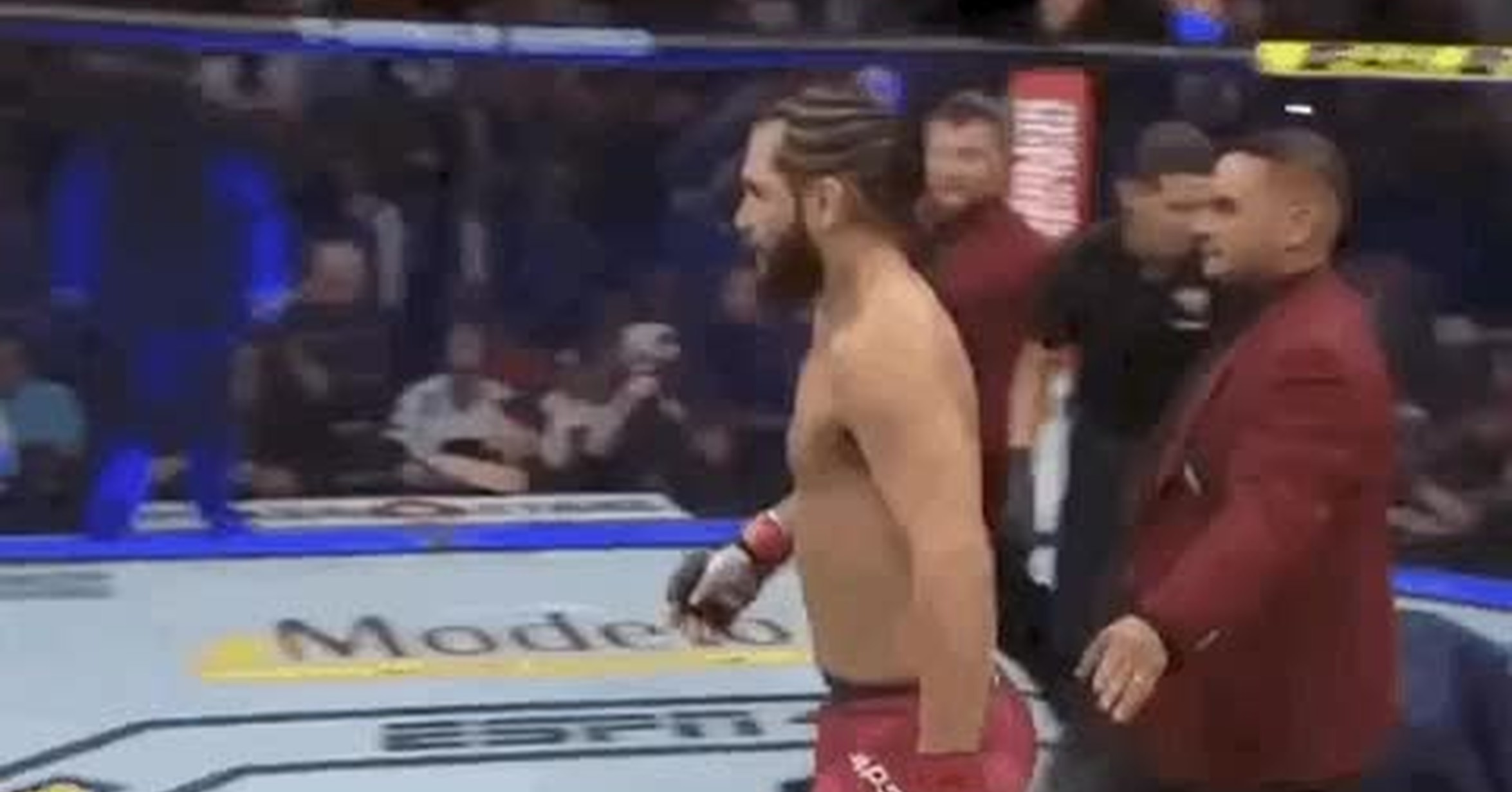 ¡Vaya GIF! / Yo llegando a casa después de una jornada de trabajo de 16h