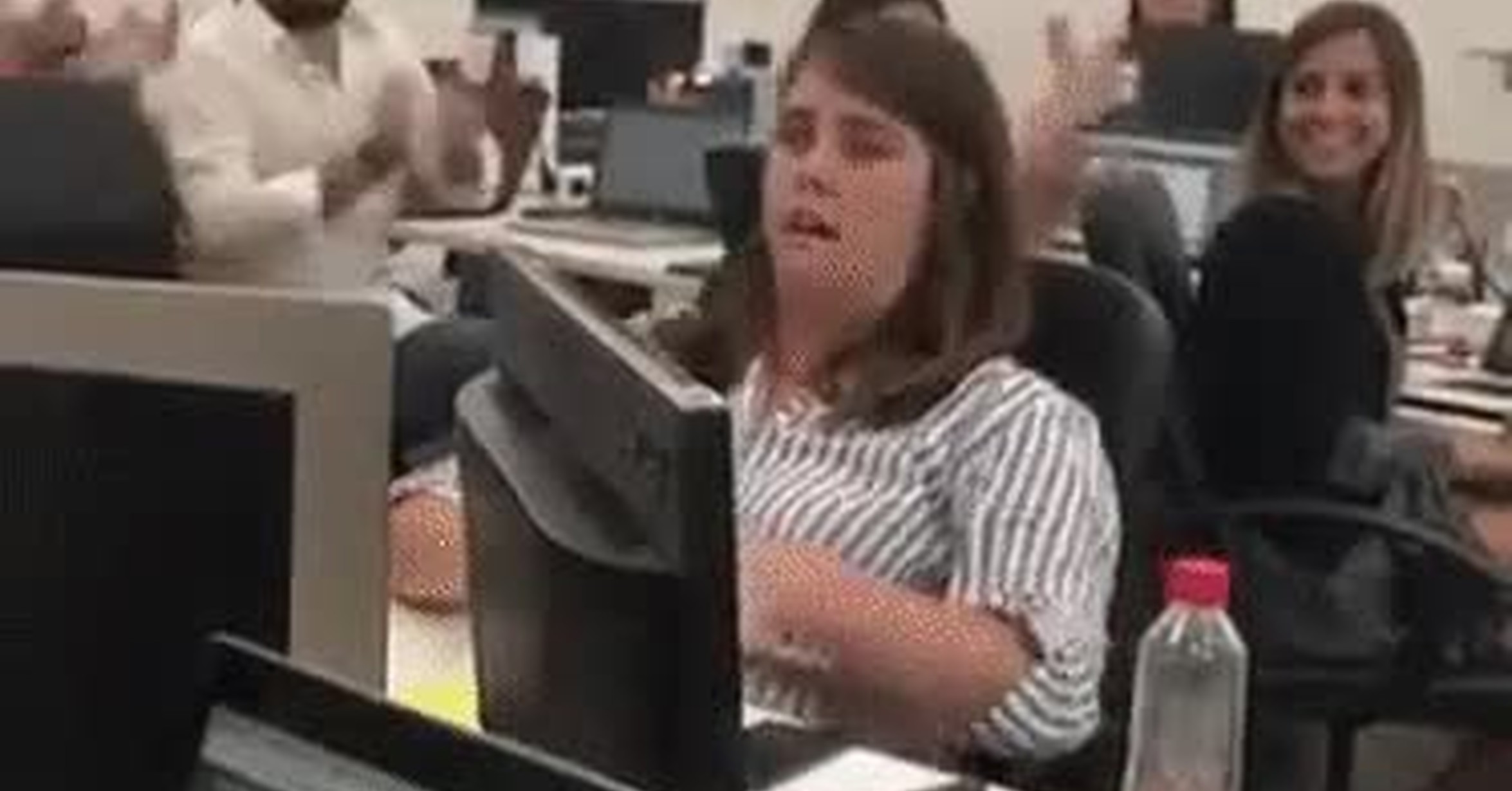 ¡Vaya GIF! / Estoy deseando que alguien se quede dornido en mi curro ...