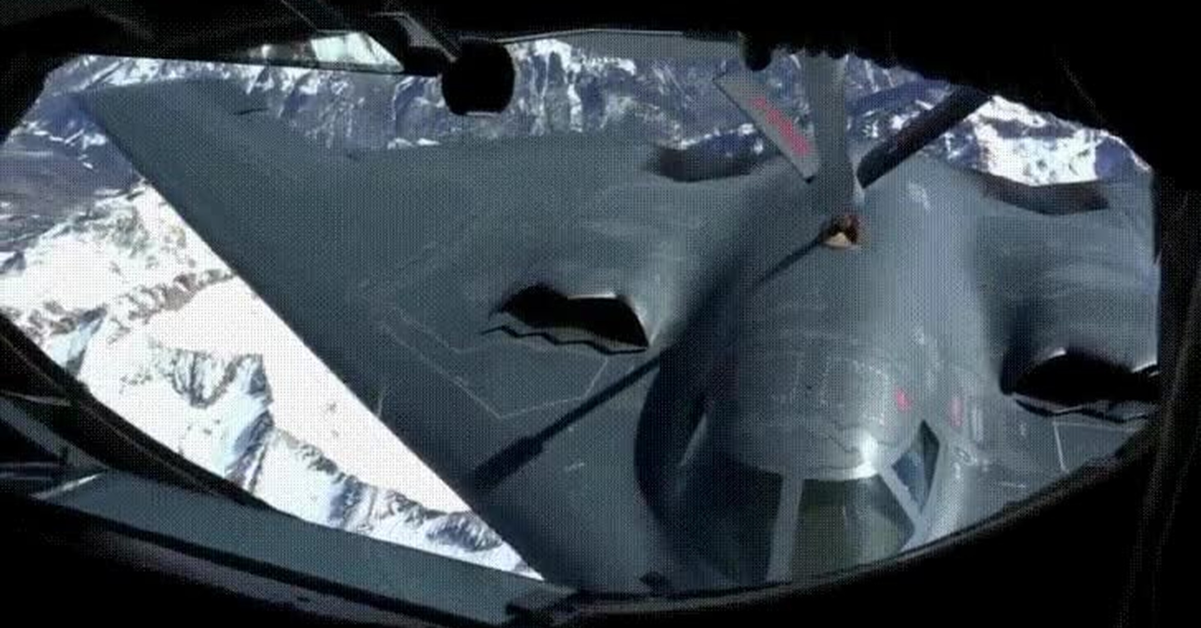 ¡Vaya GIF! / Repostaje en pleno vuelo del B-2-Spirit Bomber