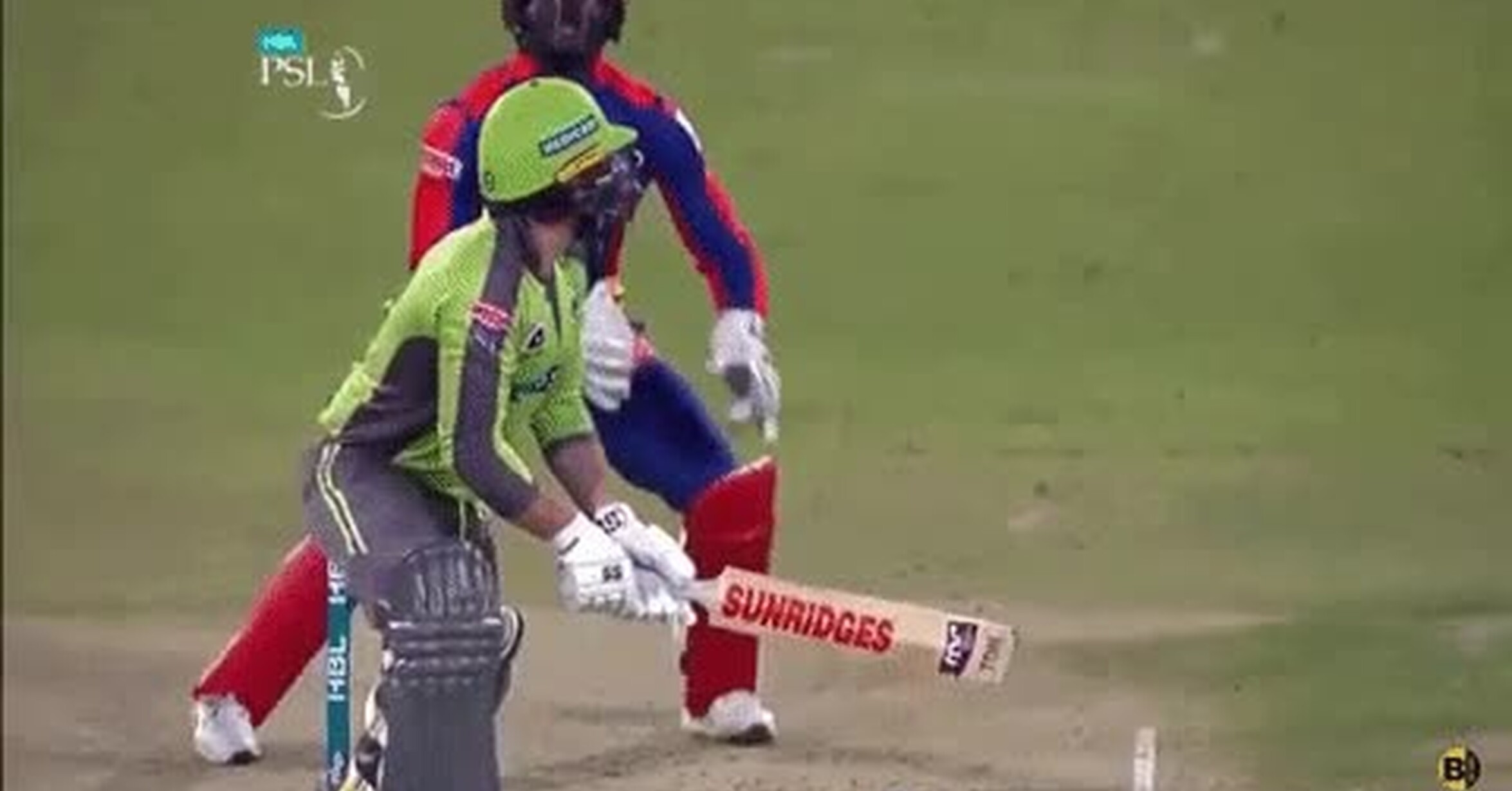 ¡Vaya GIF! / Atrapar esa pelota se ha vuelto algo ridículo