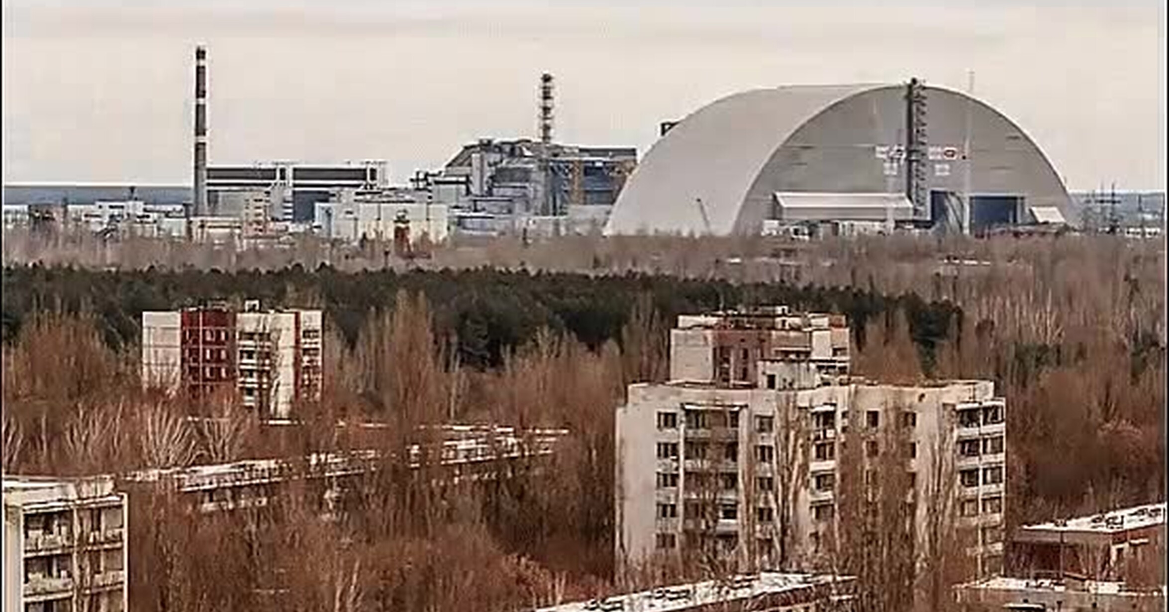 ¡Vaya GIF! / Sarcófago construido al lado de la planta nuclear de Chernobyl