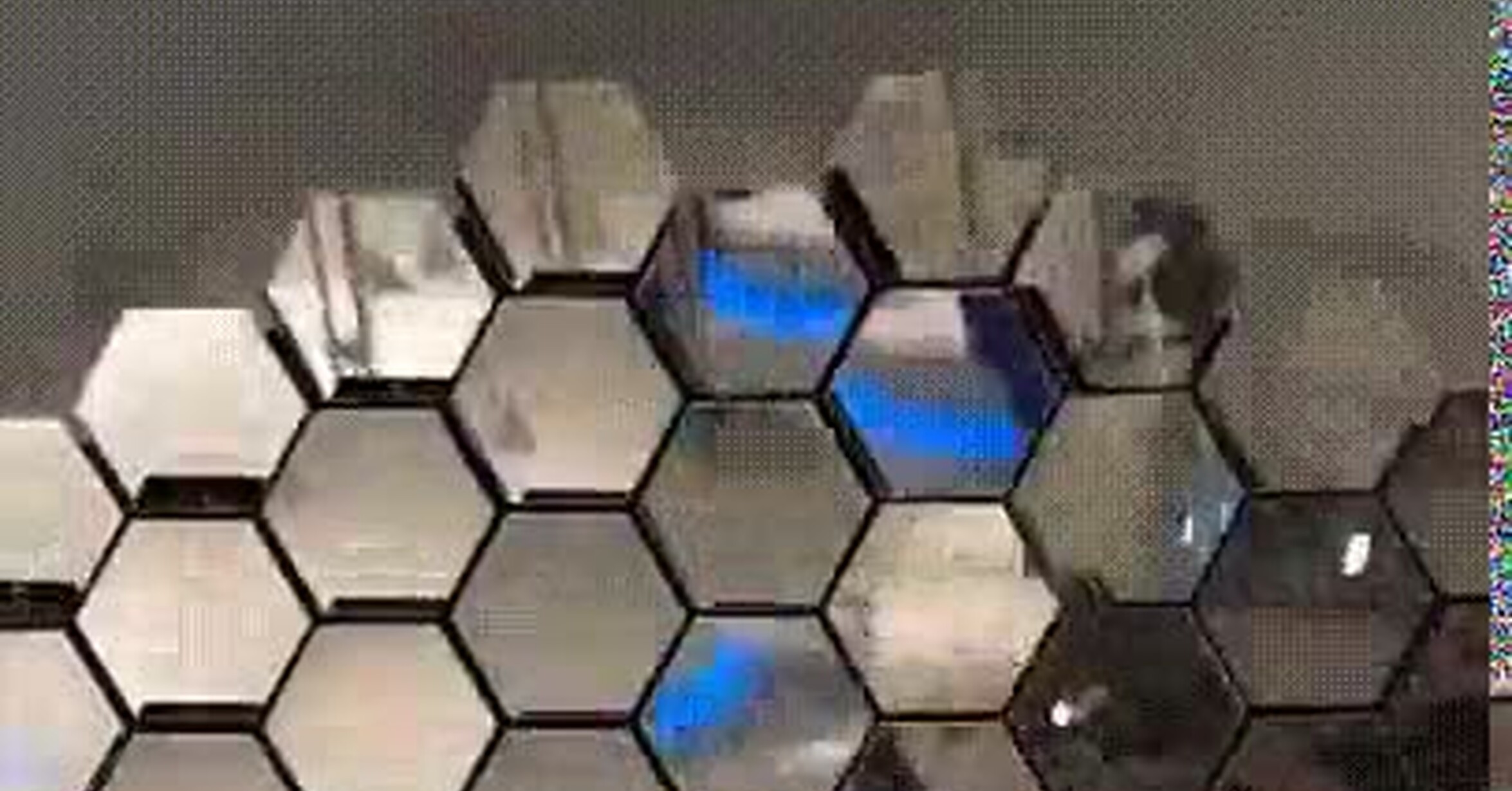 ¡Vaya GIF! / Un espejo instalado en una galería que te dejará loco