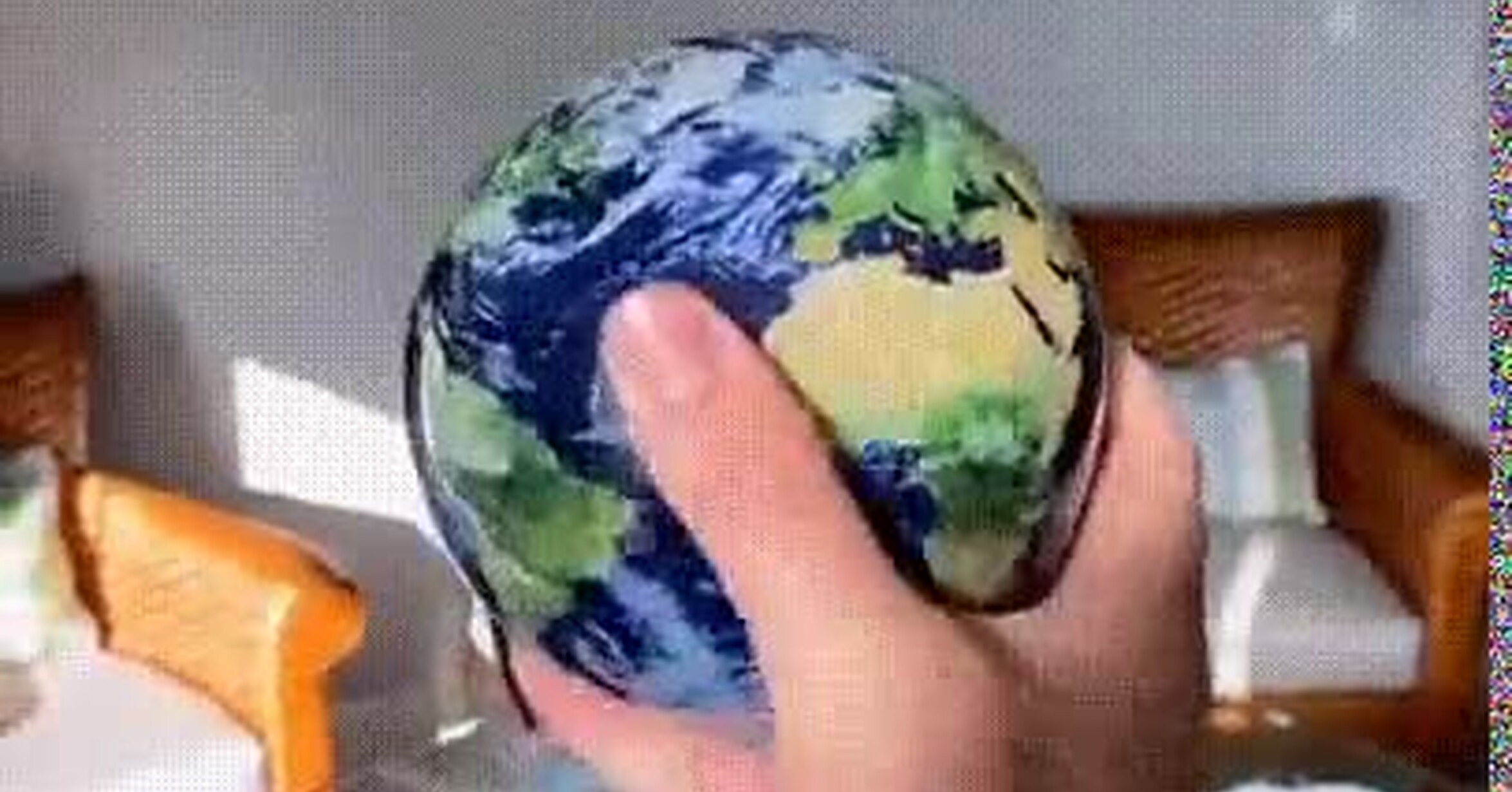 ¡Vaya GIF! / El mundo literalmente en tus manos