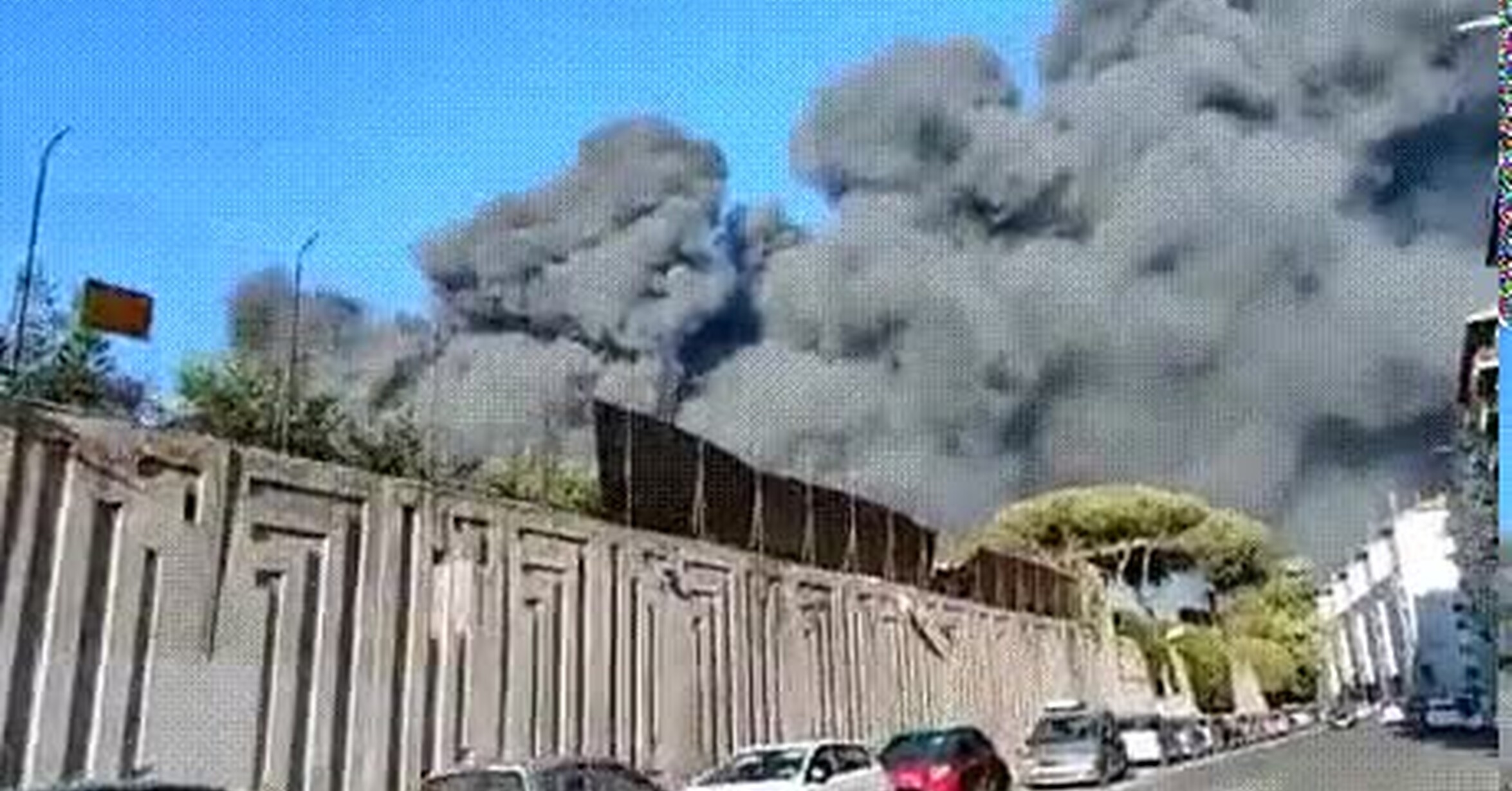 ¡Vaya GIF! / Un gran incendio se extiende en la zona este de Roma