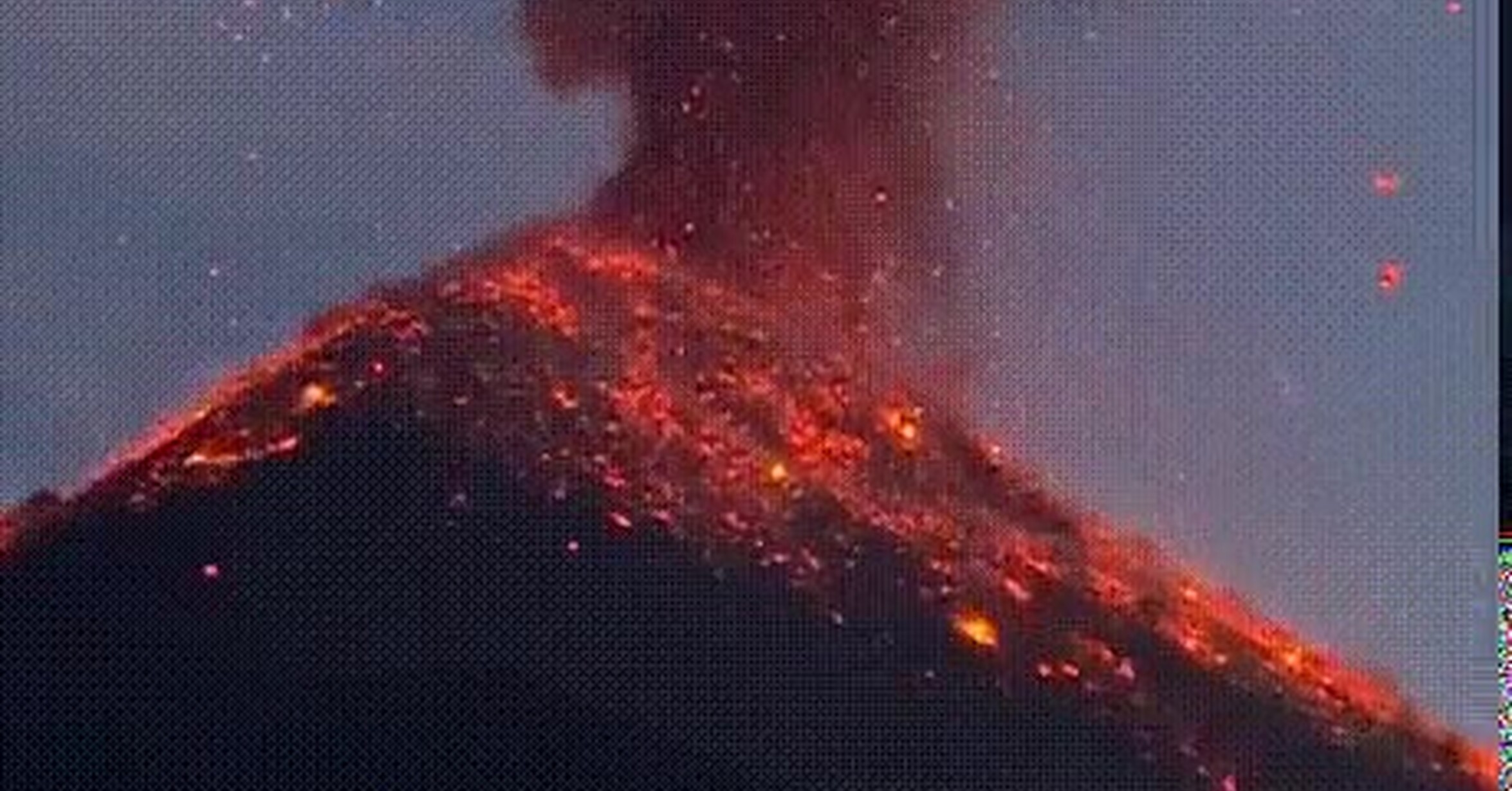 ¡Vaya GIF! / El increíble momento en el que un volcán entra en erupción