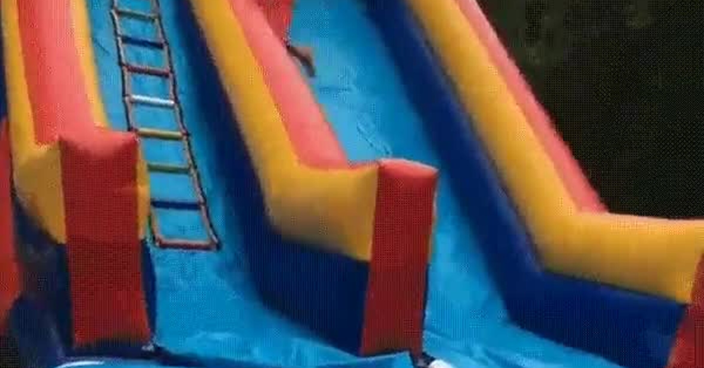 ¡Vaya GIF! / Dijeron que sería divertido poner uno de esos toboganes en ...