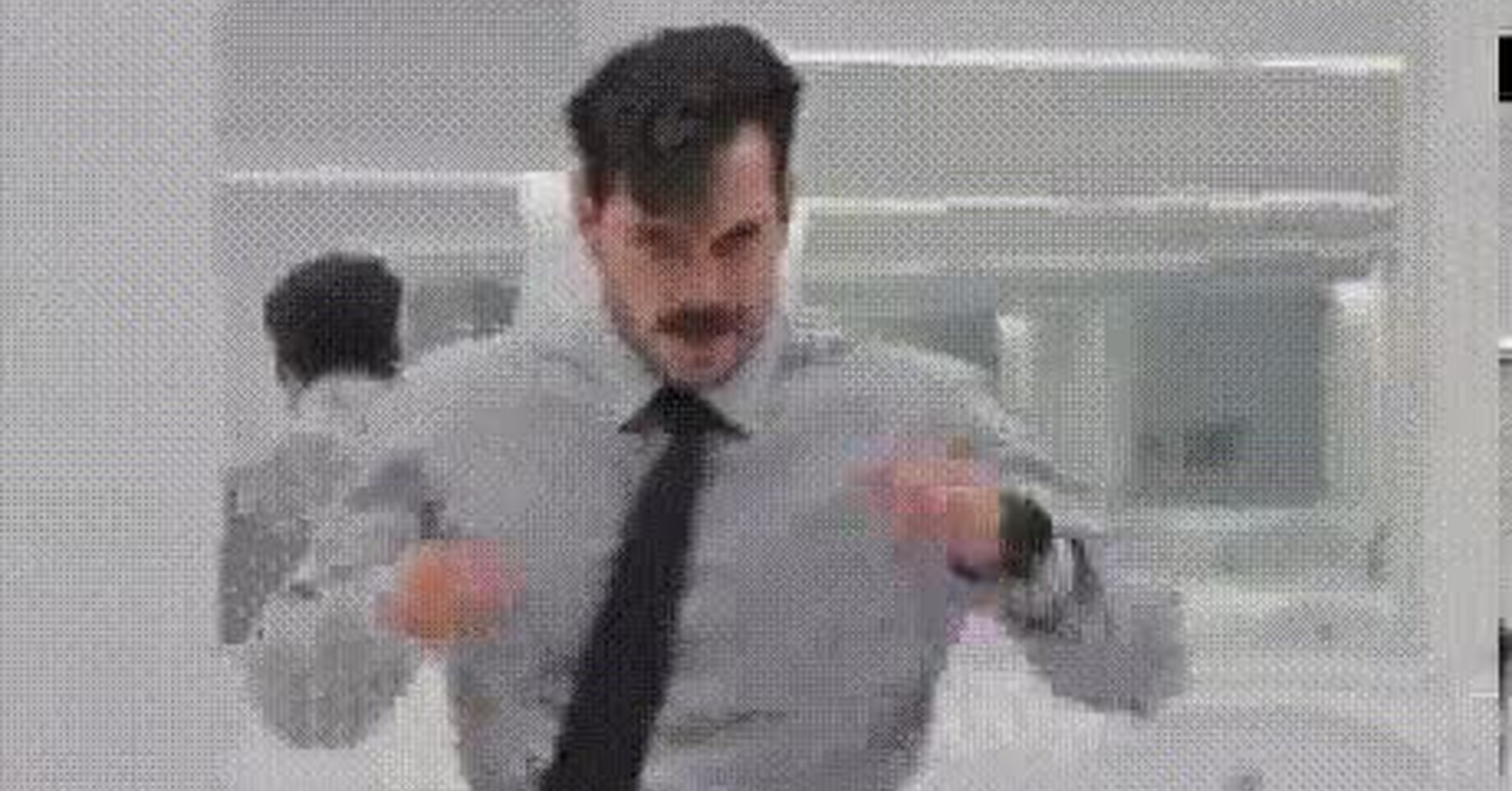 ¡Vaya GIF! / A Henry Cavill le sale barba de golpe en esta escena