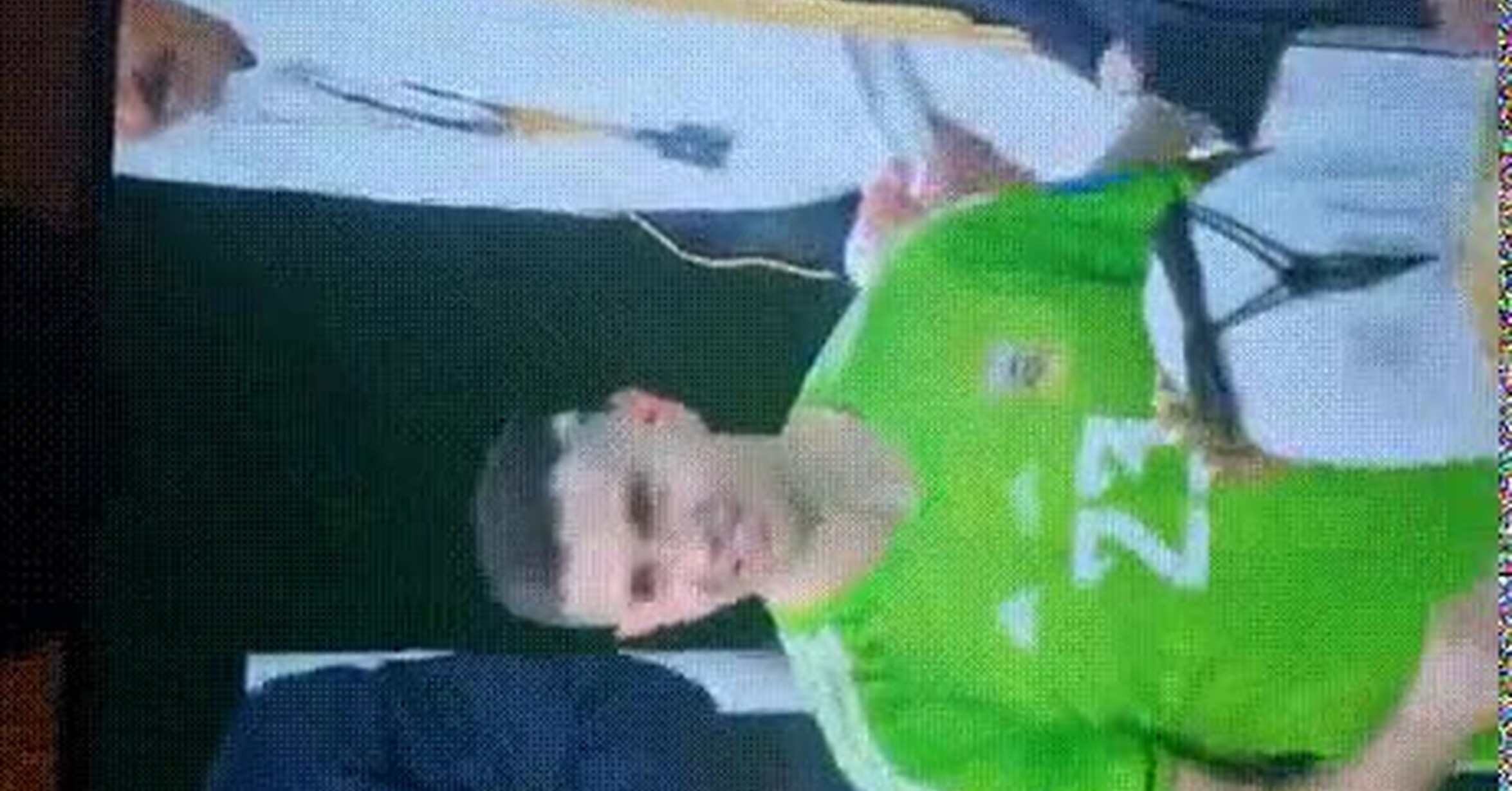 ¡Vaya GIF! / ¿Se puede saber qué hizo el Dibu con el trofeo?