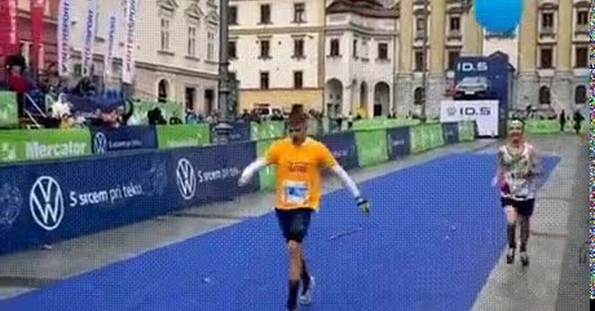 ¡Vaya GIF! / Termina una maratón de 10km marathon después de que le ...