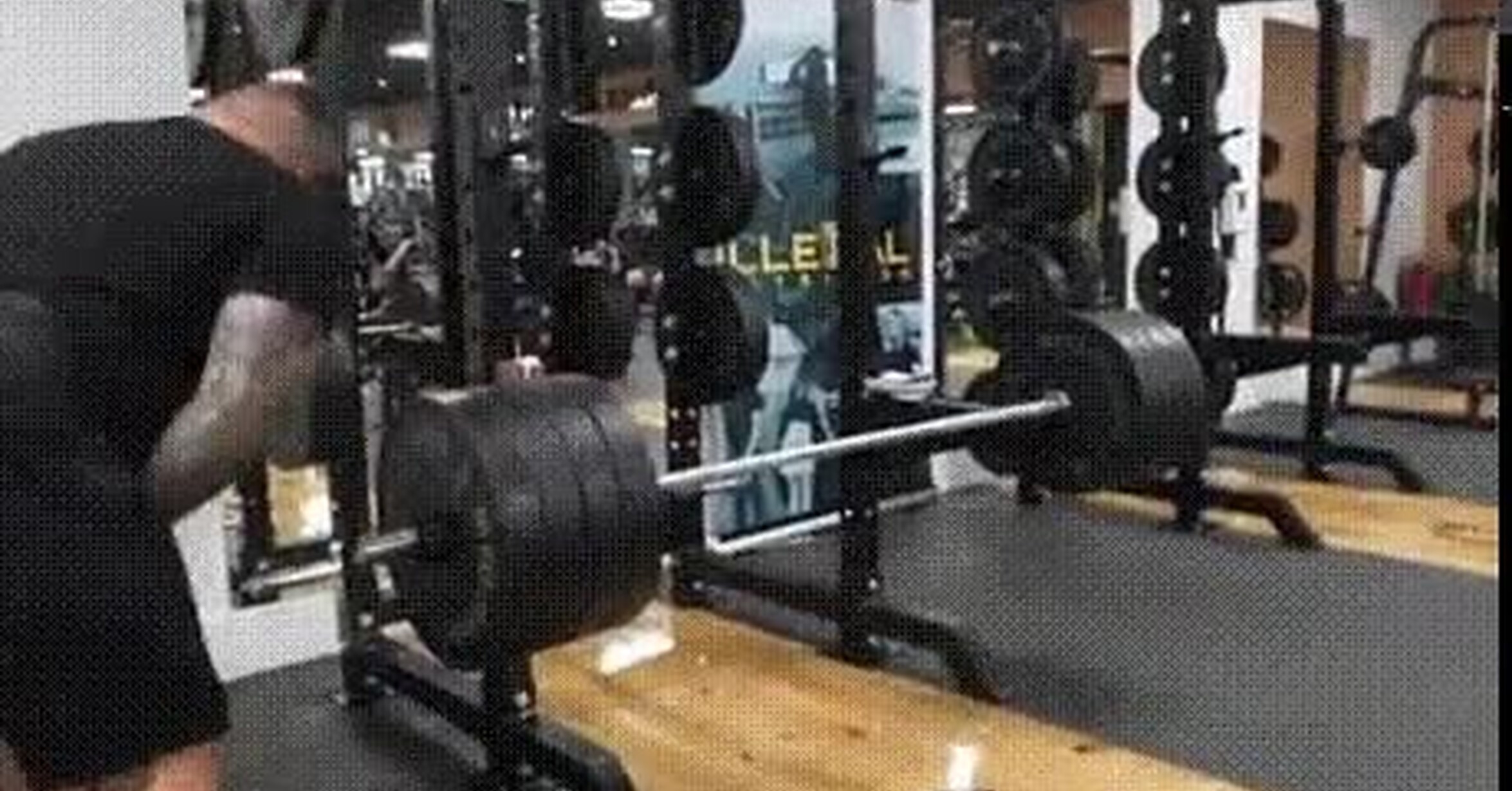 ¡Vaya GIF! / El clásico golpe de toalla en el gimnasio