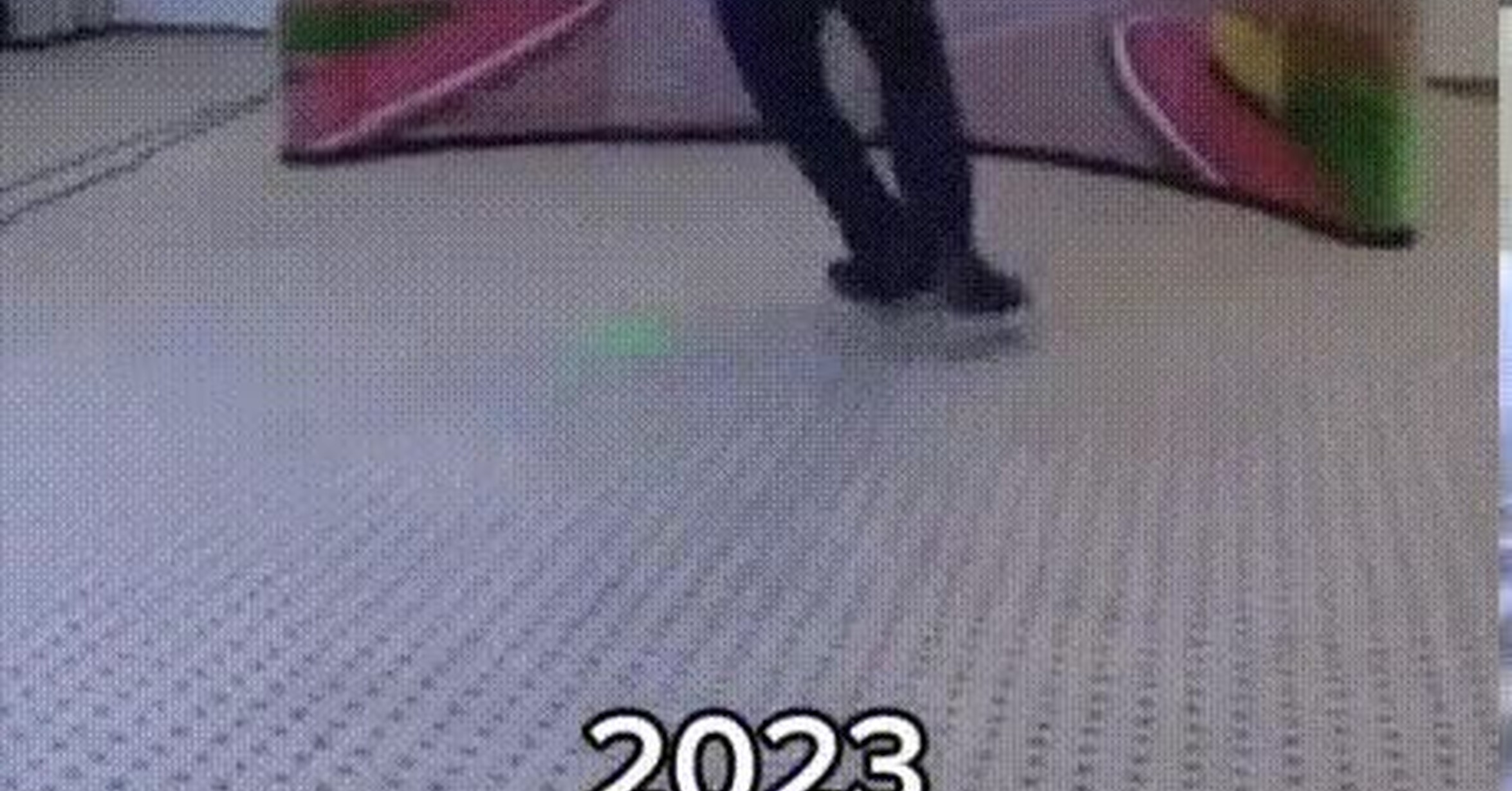 ¡Vaya GIF! / Han pasado muchos años pero todavía puede hacerlo