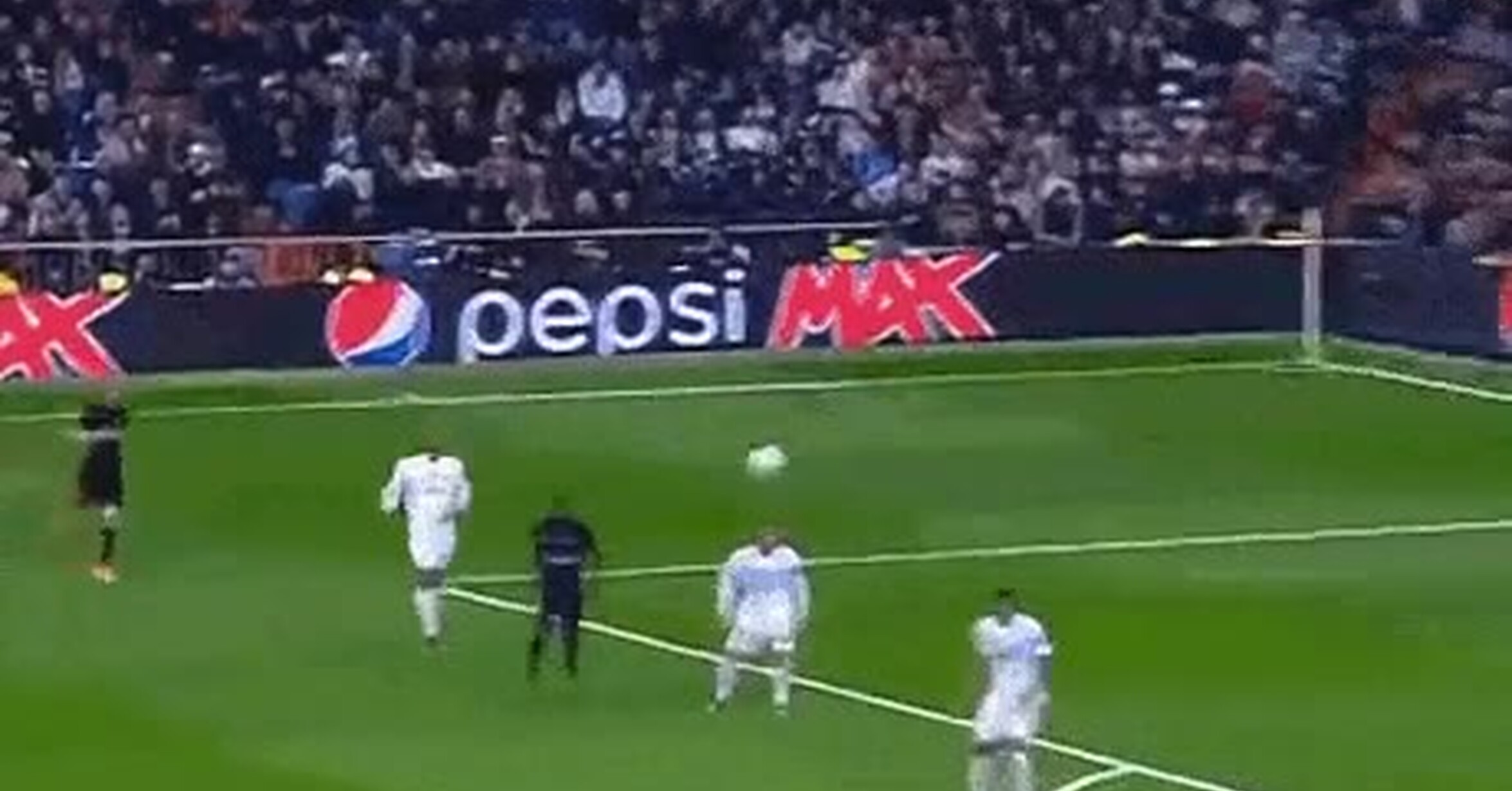 ¡Vaya GIF! / Salvando goles en el último segundo