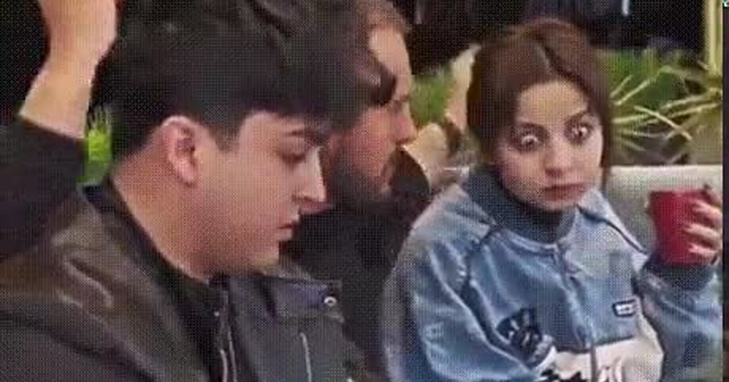¡Vaya GIF! / Las caras de ella después de este truco de magia no tienen ...