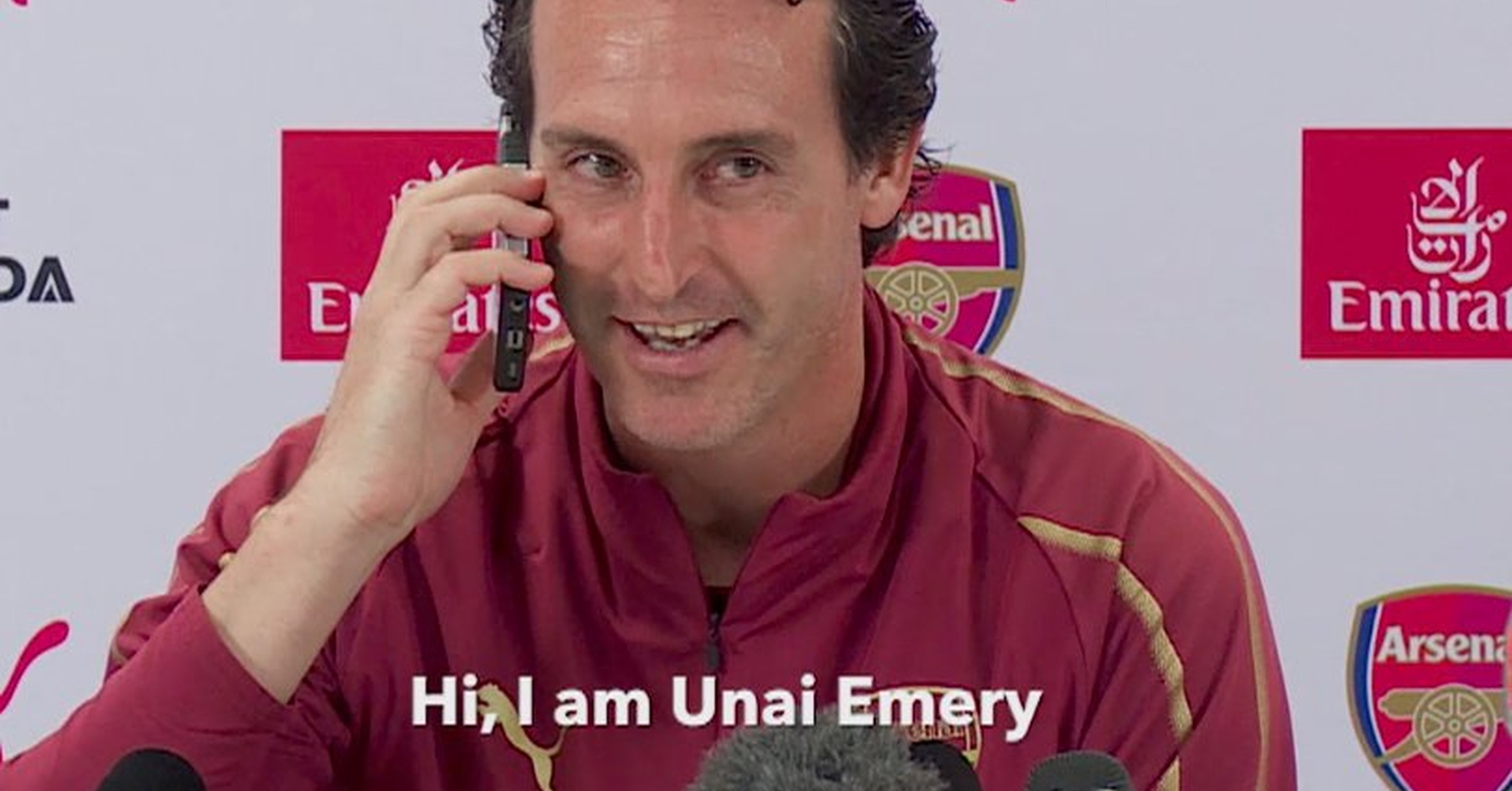[ MEMEDEPORTES ] VÍDEO: Unai Emery contesta un móvil en medio de su ...