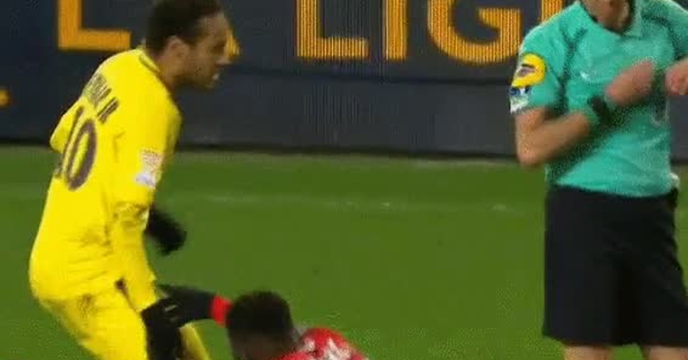 [ MEMEDEPORTES ] Nunca es un mal momento para recordar el mejor regate ...