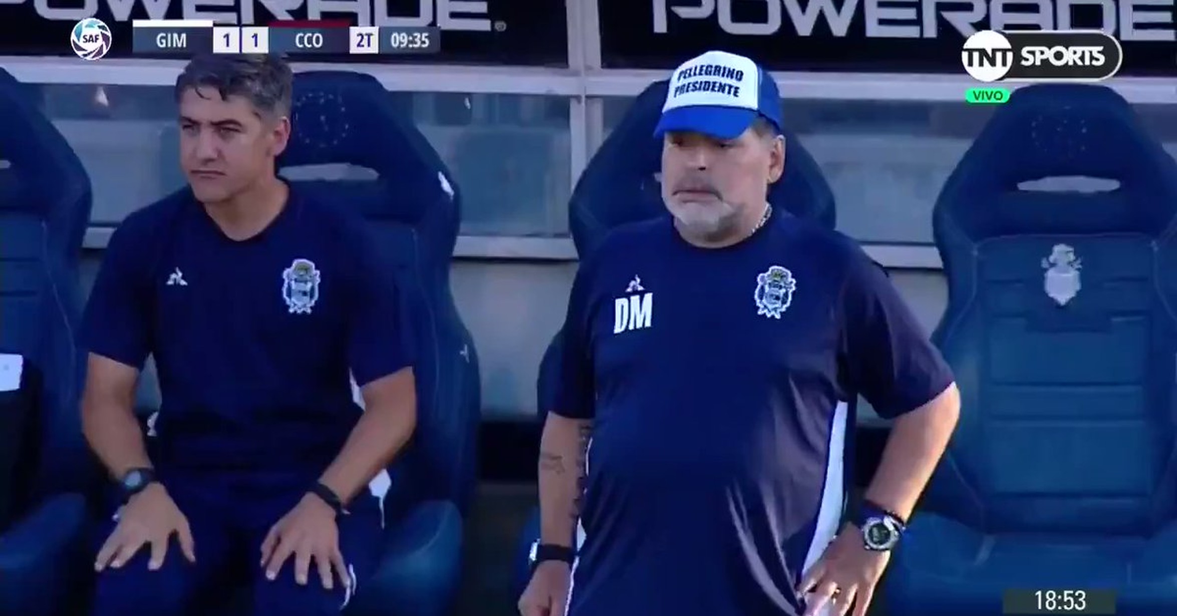 [ MEMEDEPORTES ] Todo el mundo se está riendo con Maradona al hacer ...