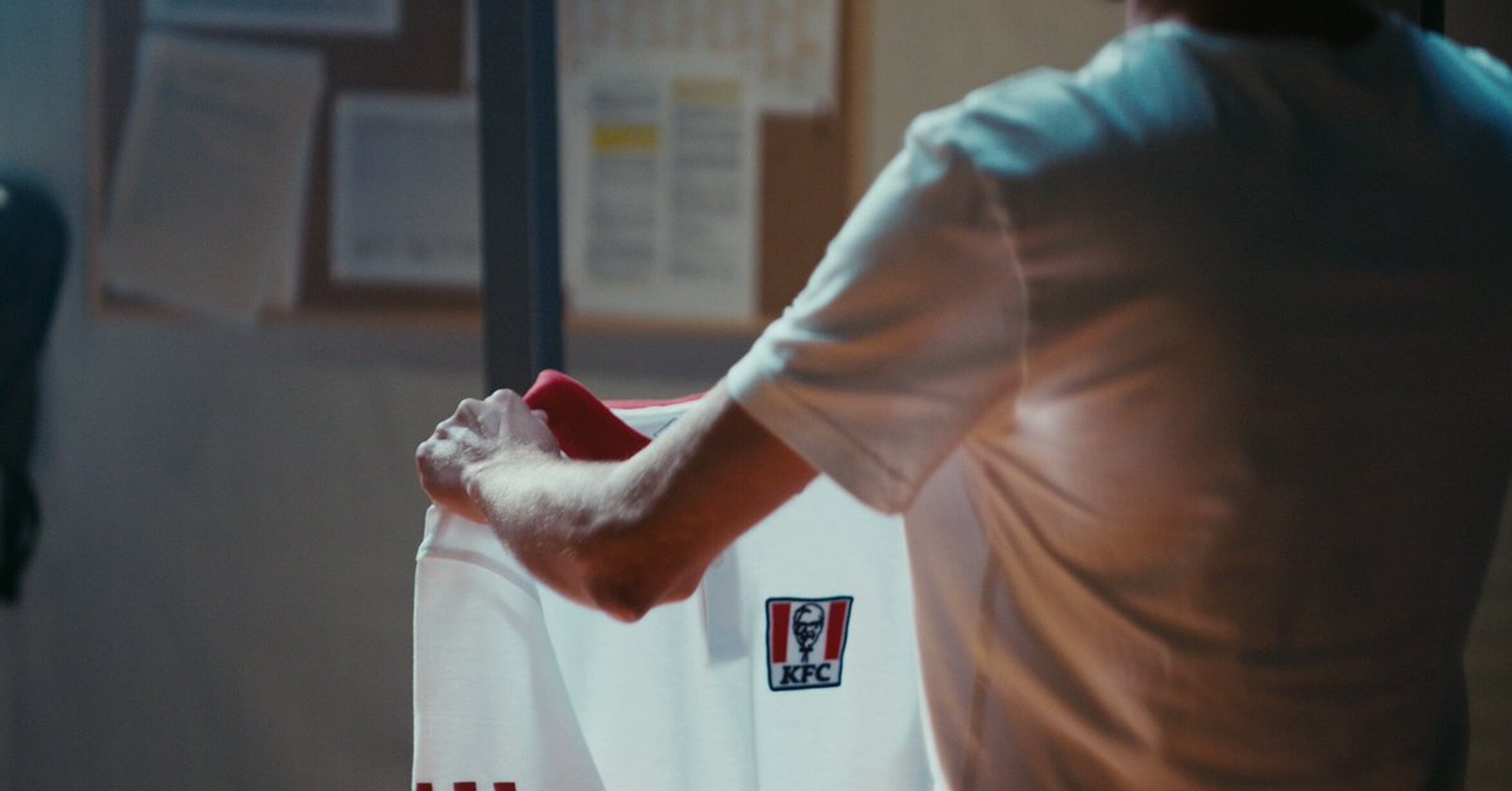 [ MEMEDEPORTES ] Los del KFC rastrearon a su empleado que se parece a ...