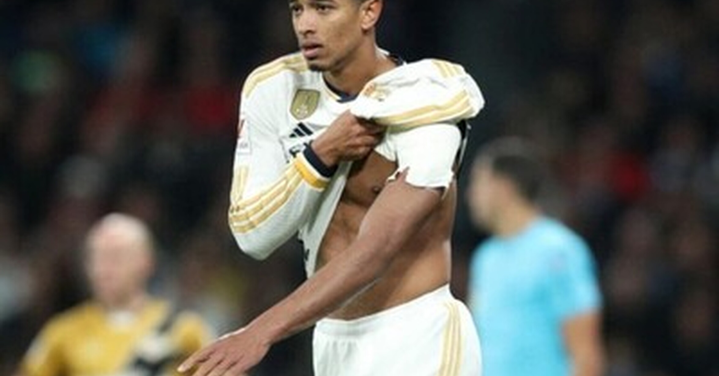 [ MEMEDEPORTES ] Bellingham se resiente del hombro