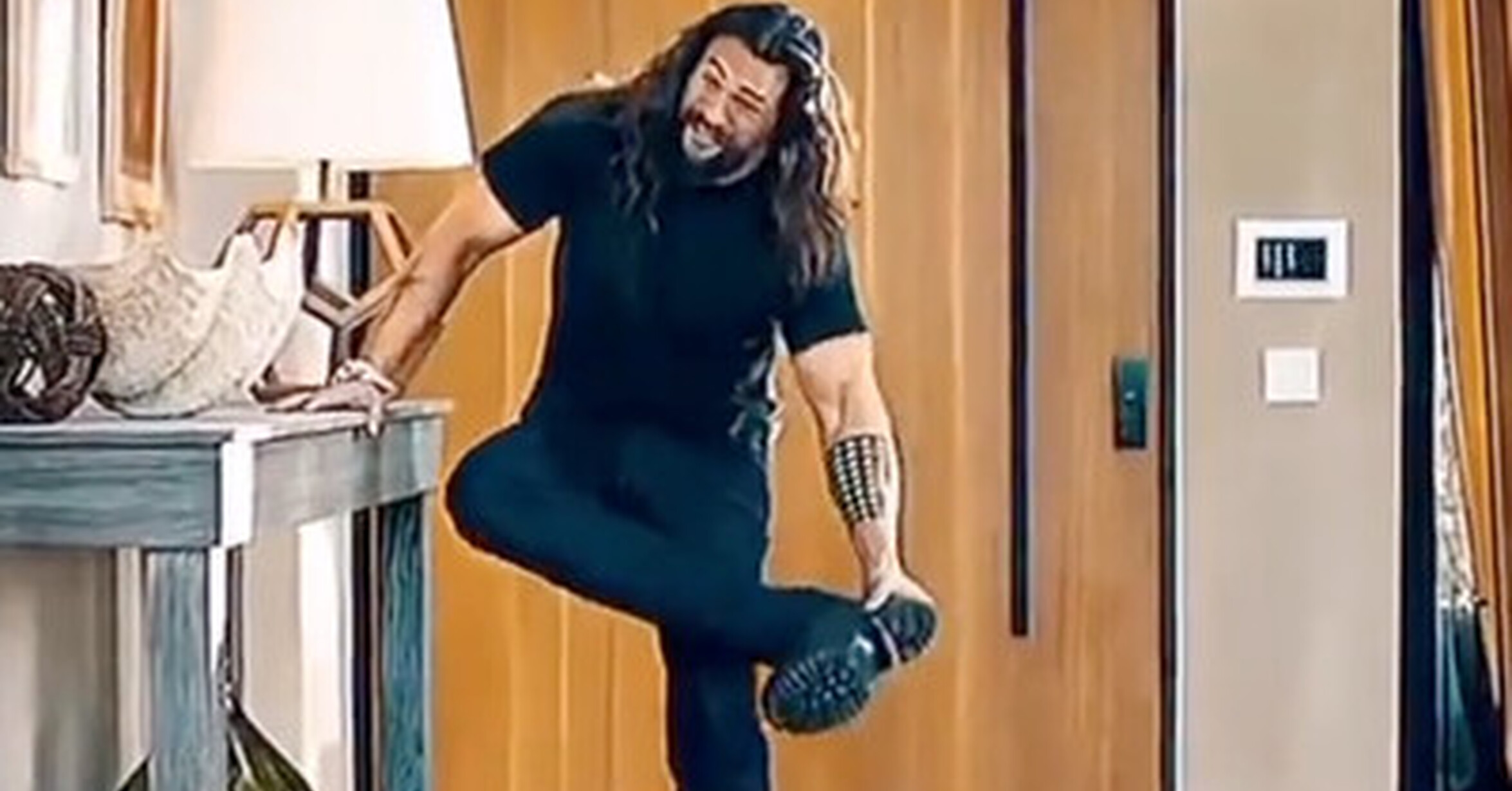 VEF > Visto en las Redes > Flipando me hallo: Jason Momoa nos ha estado ...