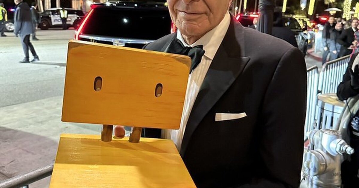 Harrison Ford con la silla de Suzume