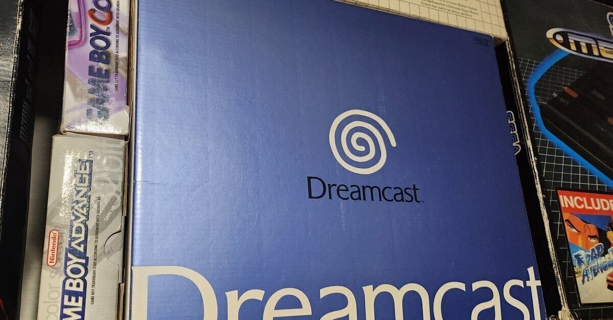 ¿Es la caja de Dreamcast la más bonita de la historia? Yo digo si.