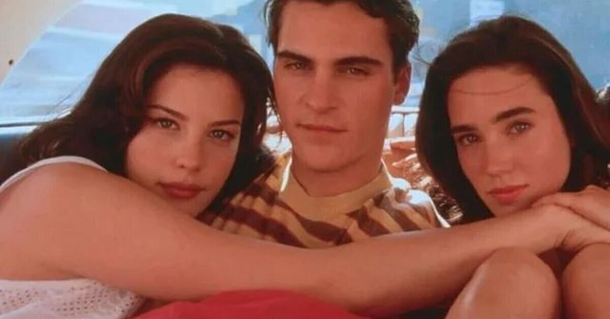 Liv Tyler, Joaquin Phoenix y Jennifer Connelly en 1997